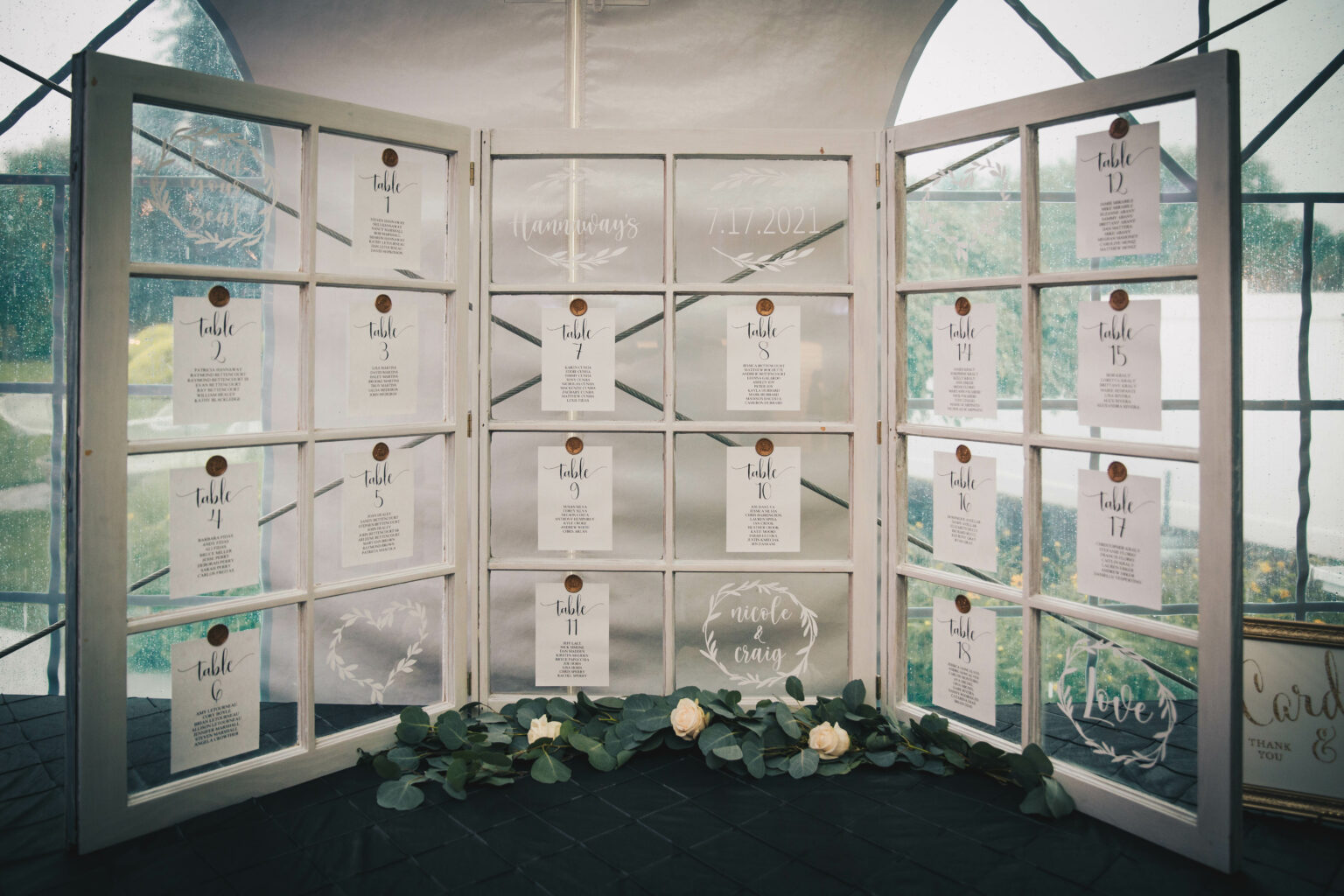 8 Unforgettable Seating Chart Ideas For Your Wedding Day | Saphire ...